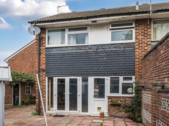 3 bedroom end of terrace house to rent
