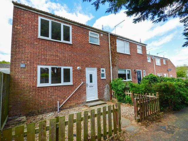 3 bedroom end of terrace house to rent
