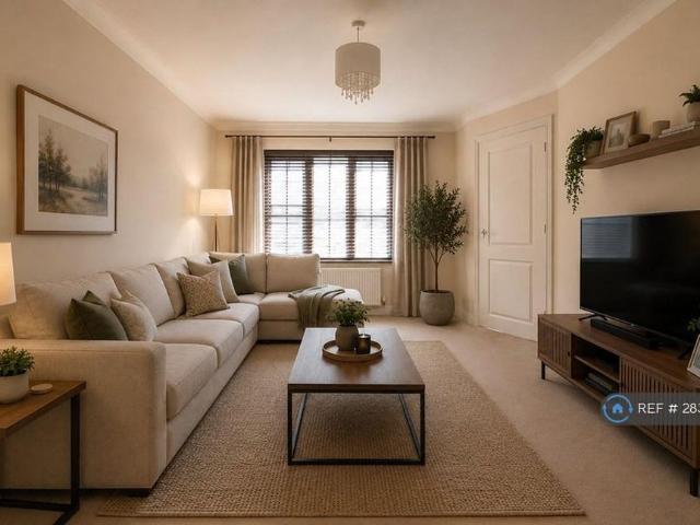 3 bedroom end of terrace house to rent