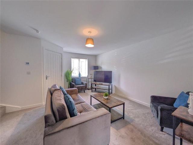3 bedroom end of terrace house to rent
