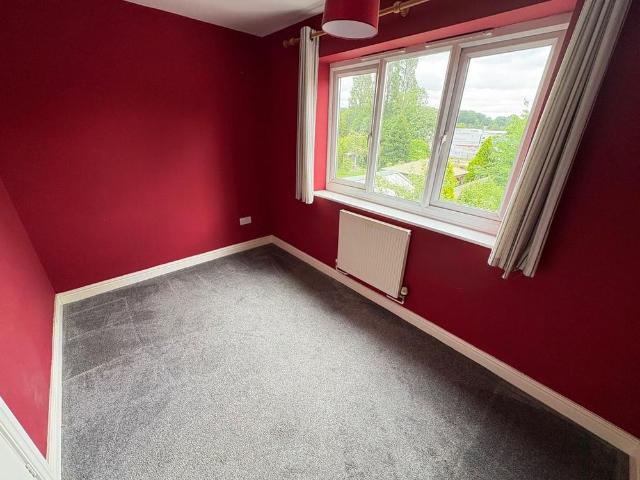 3 bedroom end of terrace house to rent