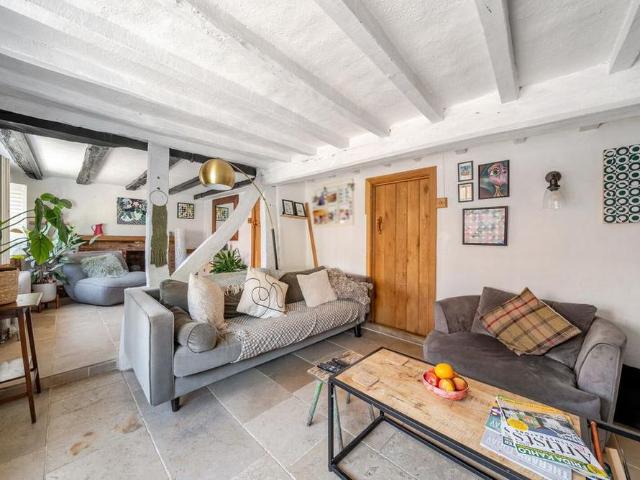 3 bedroom end of terrace house to rent