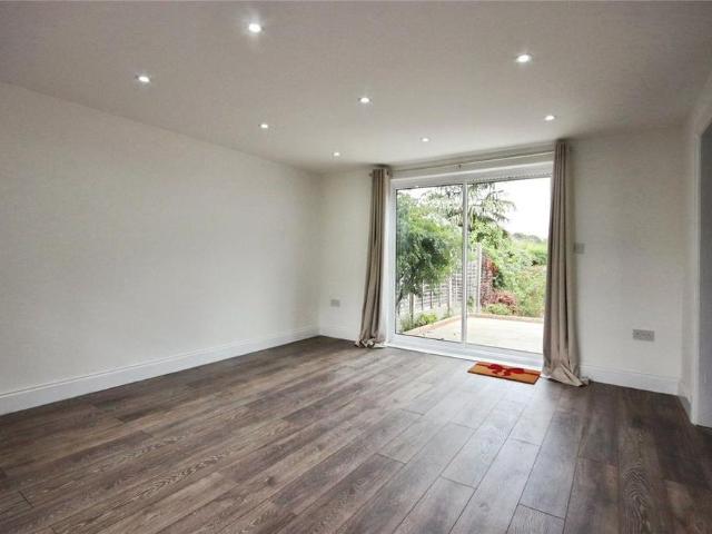 3 bedroom end of terrace house to rent