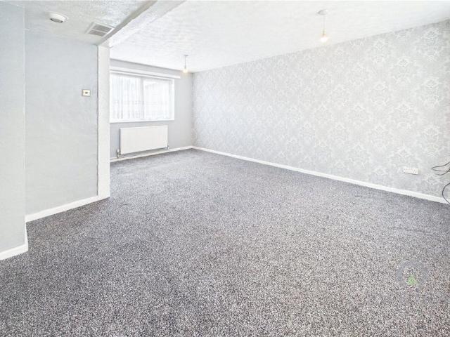 3 bedroom end of terrace house to rent