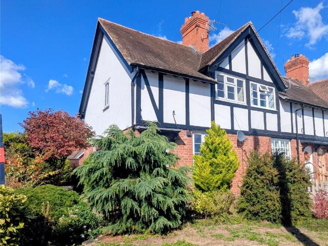 3 bedroom end of terrace house to rent