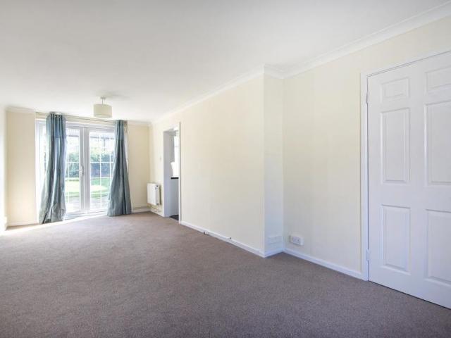 3 bedroom end of terrace house to rent