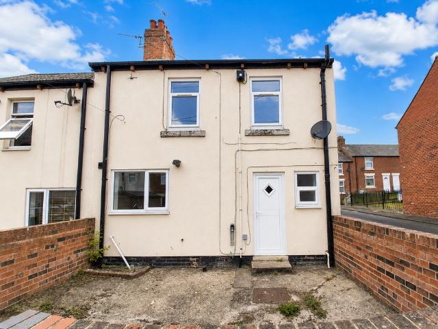 3 bedroom end of terrace house to rent