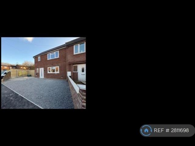 3 bedroom end of terrace house to rent