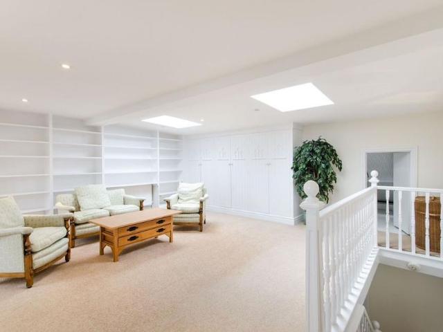 3 bedroom end of terrace house to rent