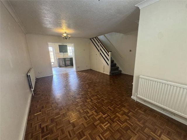3 bedroom end of terrace house to rent