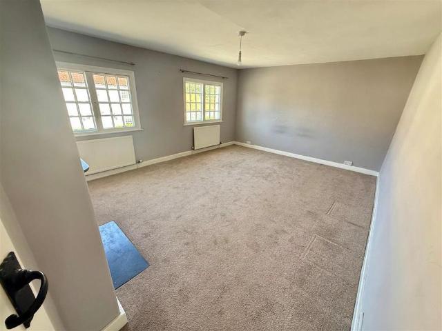 3 bedroom end of terrace house to rent