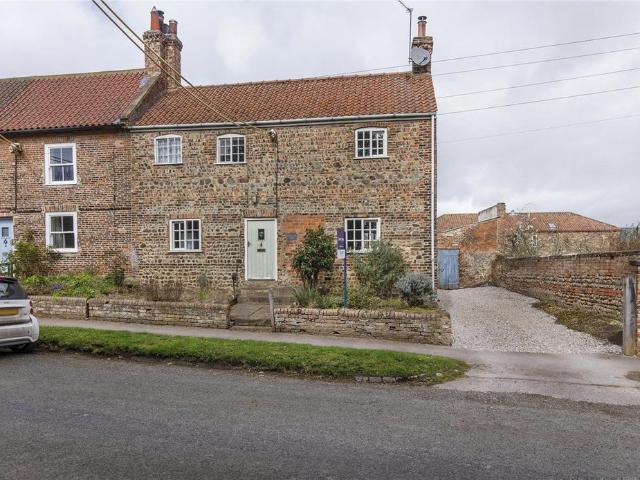 3 bedroom end of terrace house to rent