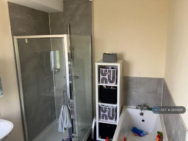 3 bedroom end of terrace house to rent