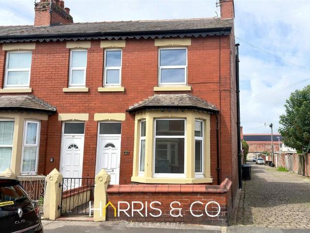 3 bedroom end of terrace house to rent
