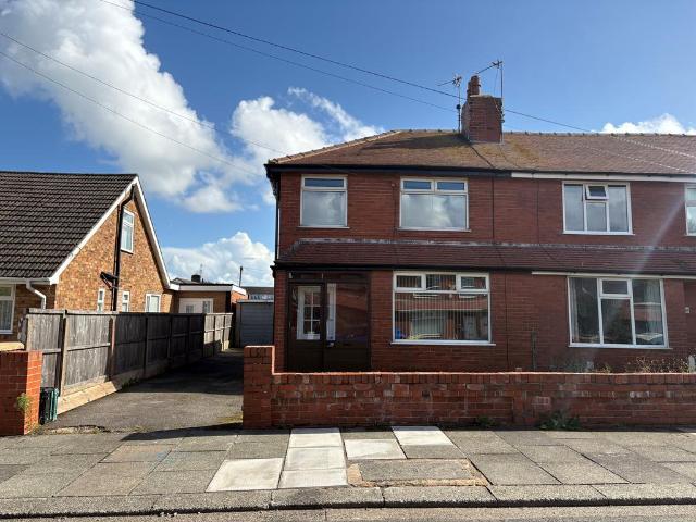 3 bedroom end of terrace house to rent