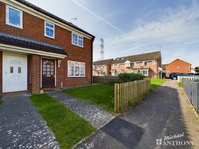 3 bedroom end of terrace house to rent