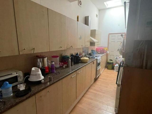 3 bedroom end of terrace house to rent