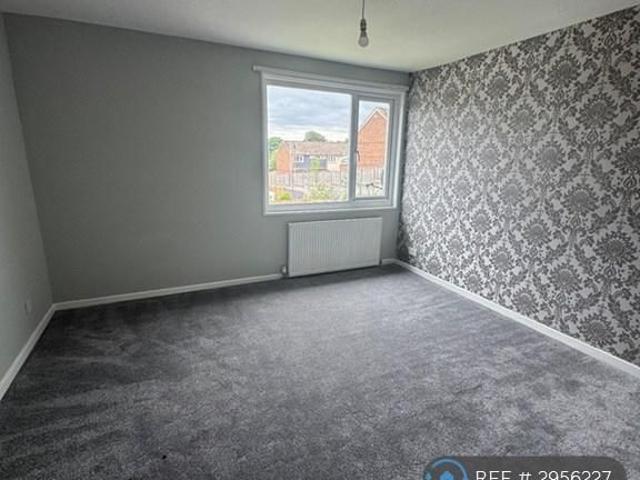 3 bedroom end of terrace house to rent