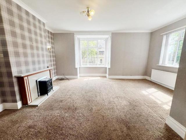 3 bedroom end of terrace house to rent