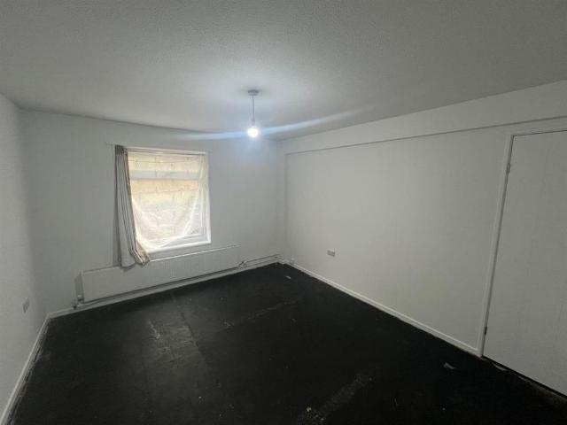 3 bedroom end of terrace house to rent