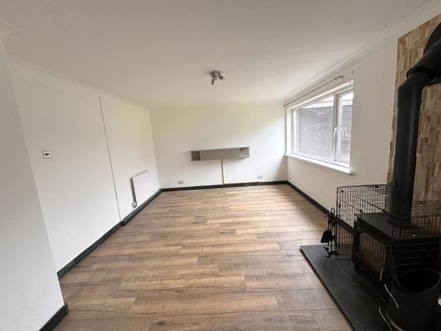 3 bedroom end of terrace house to rent