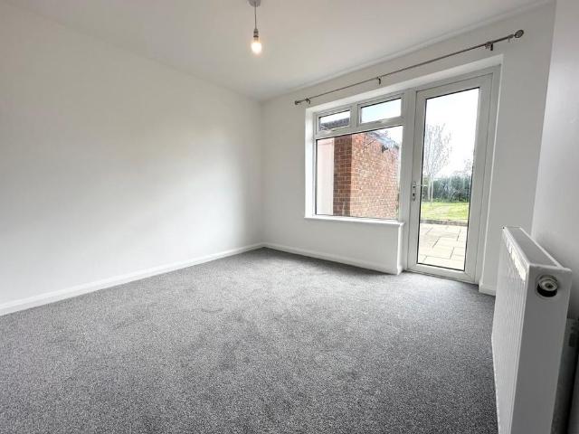 3 bedroom end of terrace house to rent
