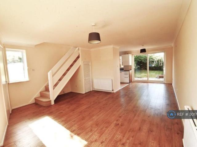 3 bedroom end of terrace house to rent