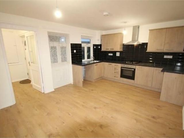 3 bedroom end of terrace house to rent