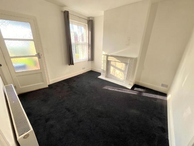 3 bedroom end of terrace house to rent