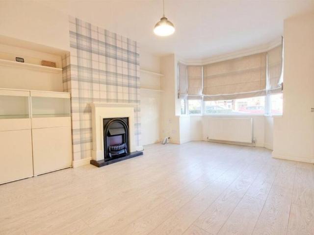3 bedroom end of terrace house to rent