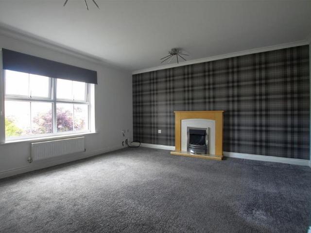 3 bedroom end of terrace house to rent