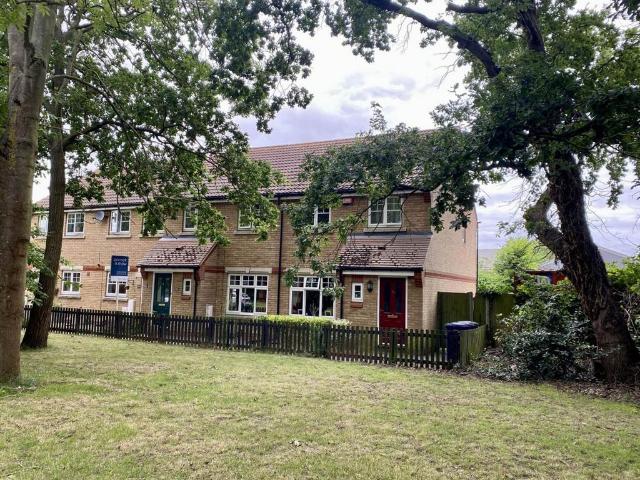 3 bedroom end of terrace house to rent