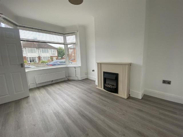 3 bedroom end of terrace house to rent