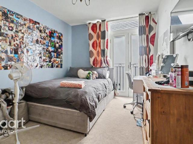 3 bedroom end of terrace house to rent