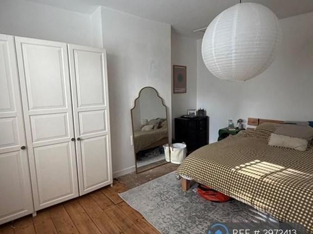 3 bedroom end of terrace house to rent