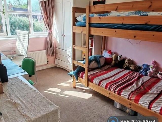 3 bedroom end of terrace house to rent