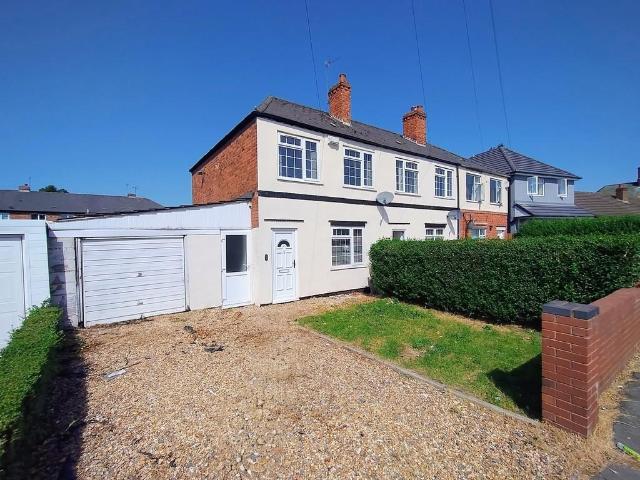 3 bedroom end of terrace house to rent