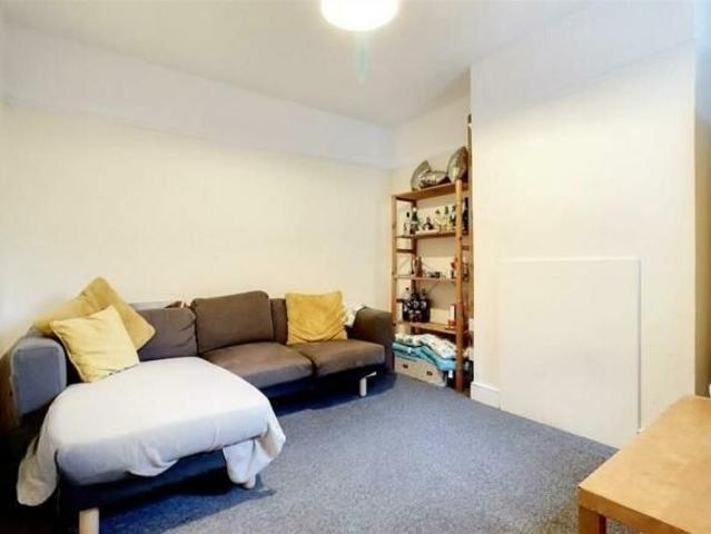 3 bedroom end of terrace house to rent