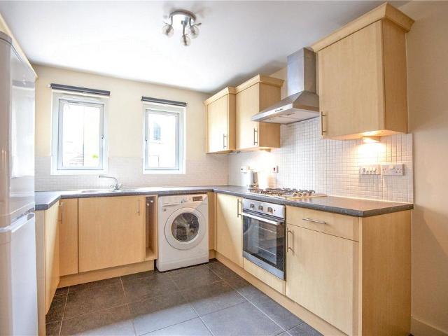 3 bedroom end of terrace house to rent