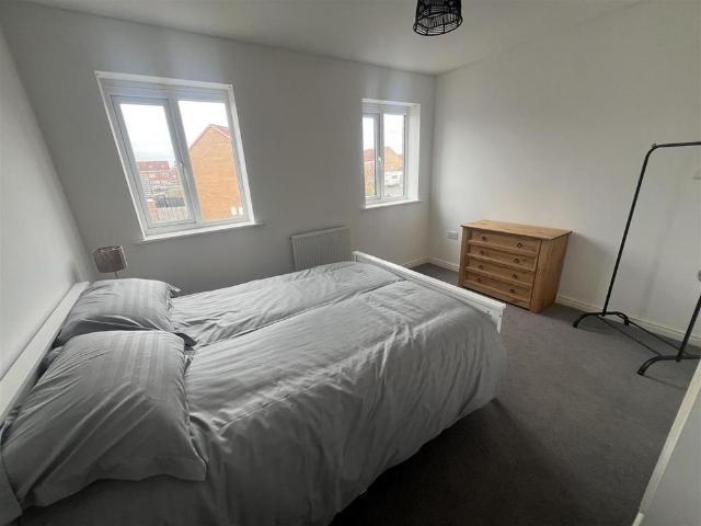 3 bedroom end of terrace house to rent