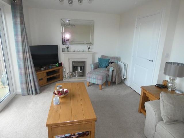 3 bedroom end of terrace house to rent