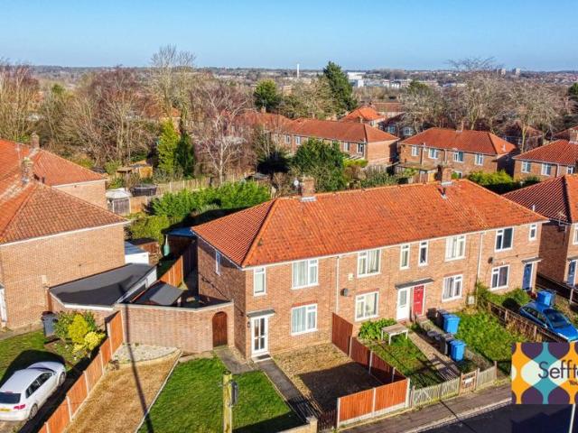 3 bedroom end of terrace house to rent