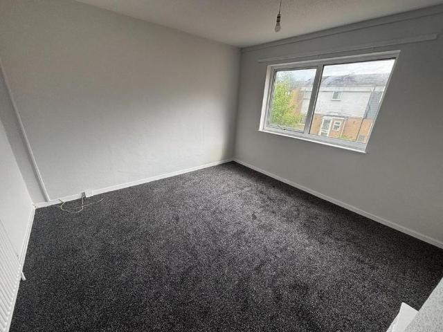 3 bedroom end of terrace house to rent