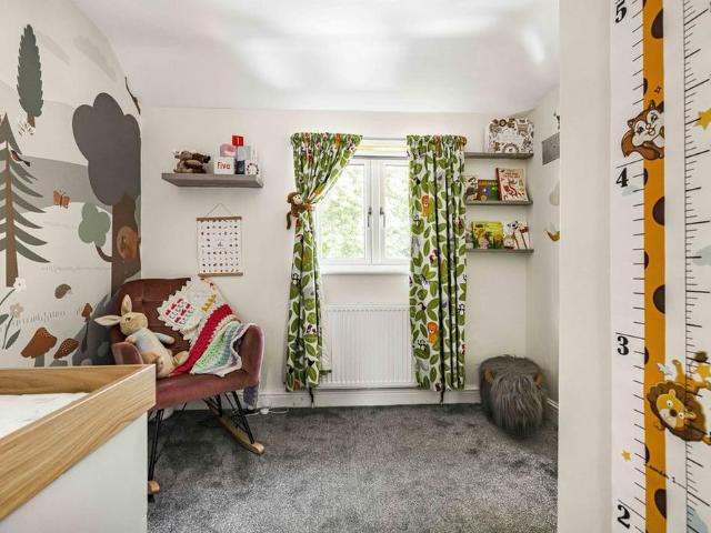 3 bedroom end of terrace house to rent