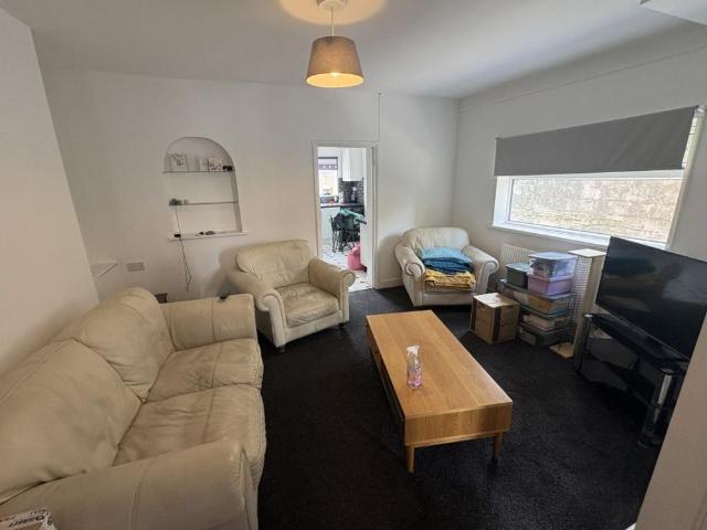 3 bedroom end of terrace house to rent