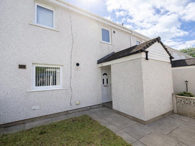 3 bedroom end of terrace house to rent