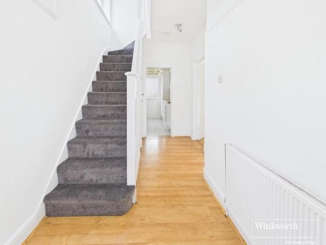3 bedroom end of terrace house to rent