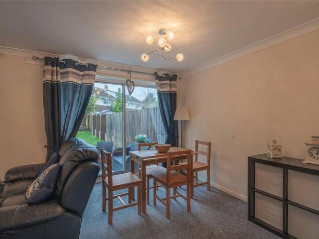3 bedroom end of terrace house to rent