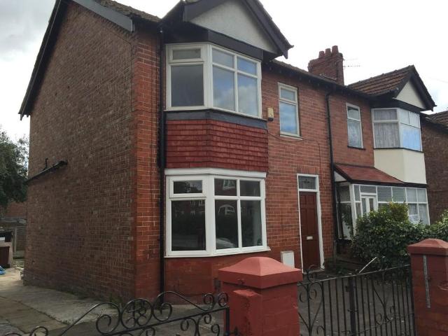3 bedroom end of terrace house to rent