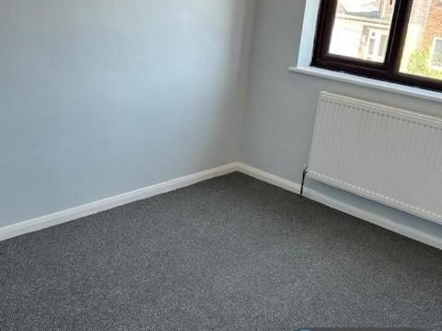 3 bedroom end of terrace house to rent